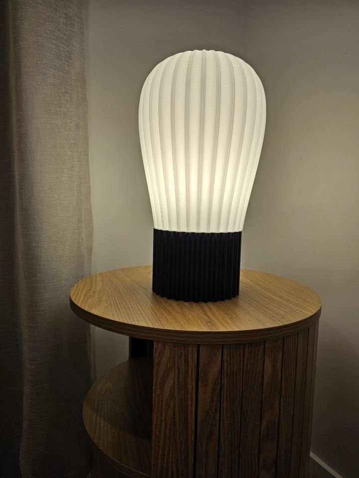 Aurelia table lamp - Farshid Sarmast Design Studio